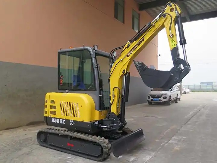 Farmland 3t Mini Digger Small Digging Equipment High Efficiency